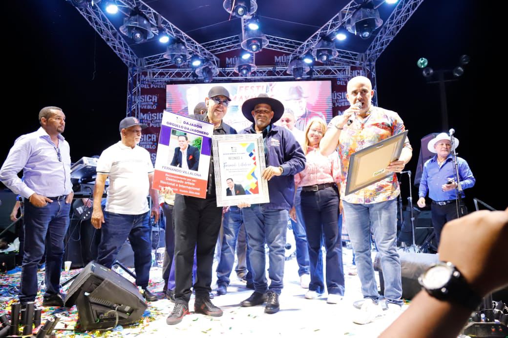 Fernando Villalona recibe homenaje en el Festi Mayimbe 2025 ...